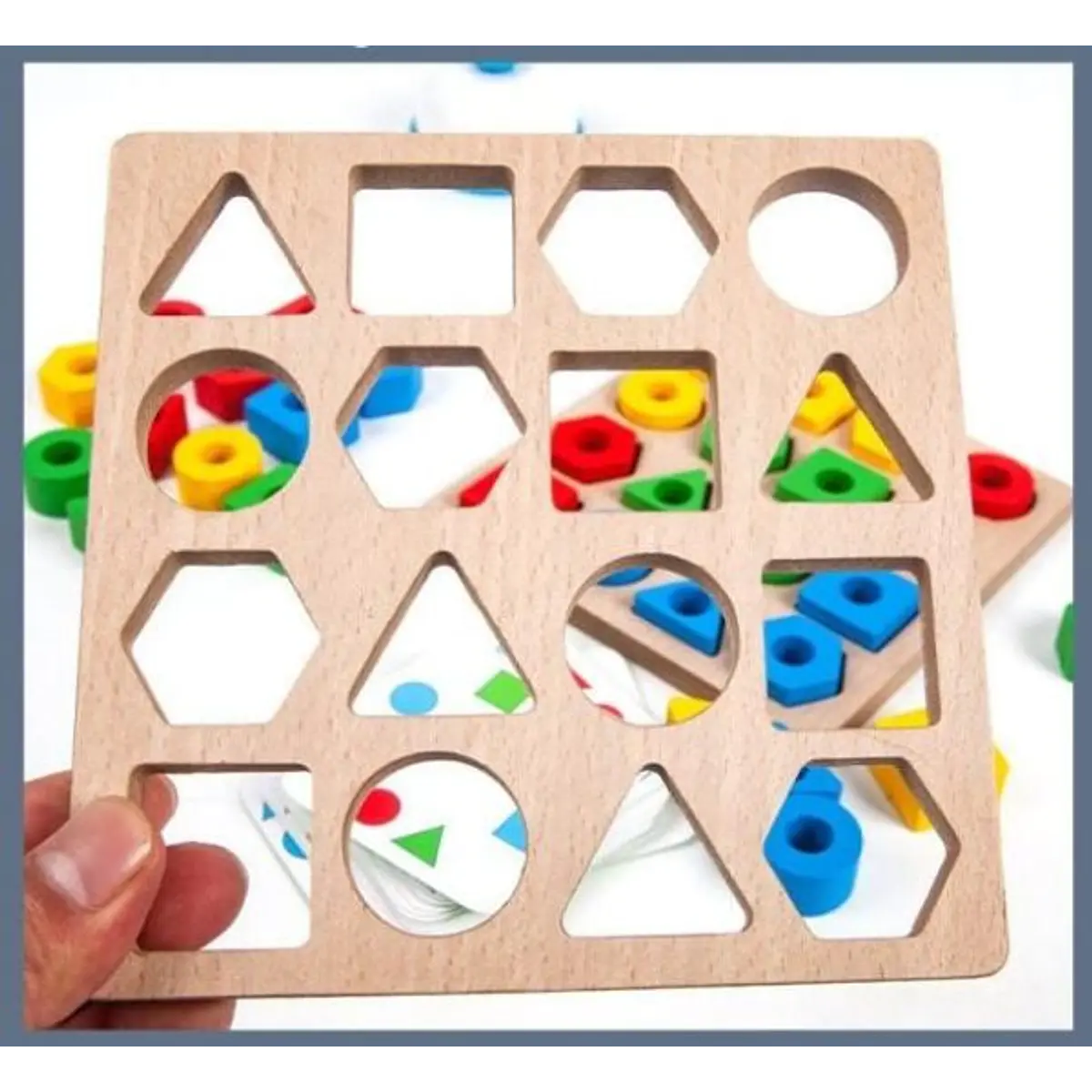 Juego de mesa empareja formas y colores