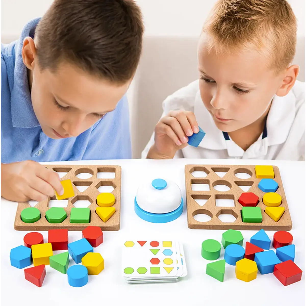 Juego de mesa empareja formas y colores
