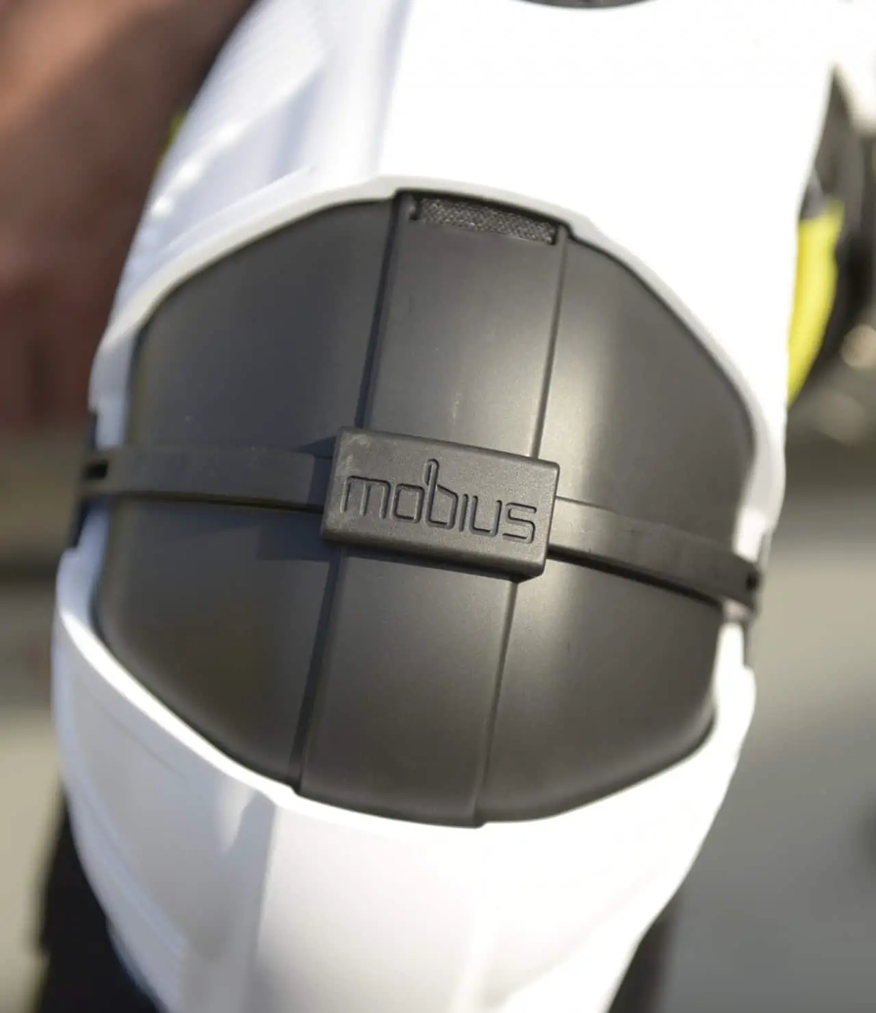 Rodillera ortopédica Mobius X8 Knee Brace