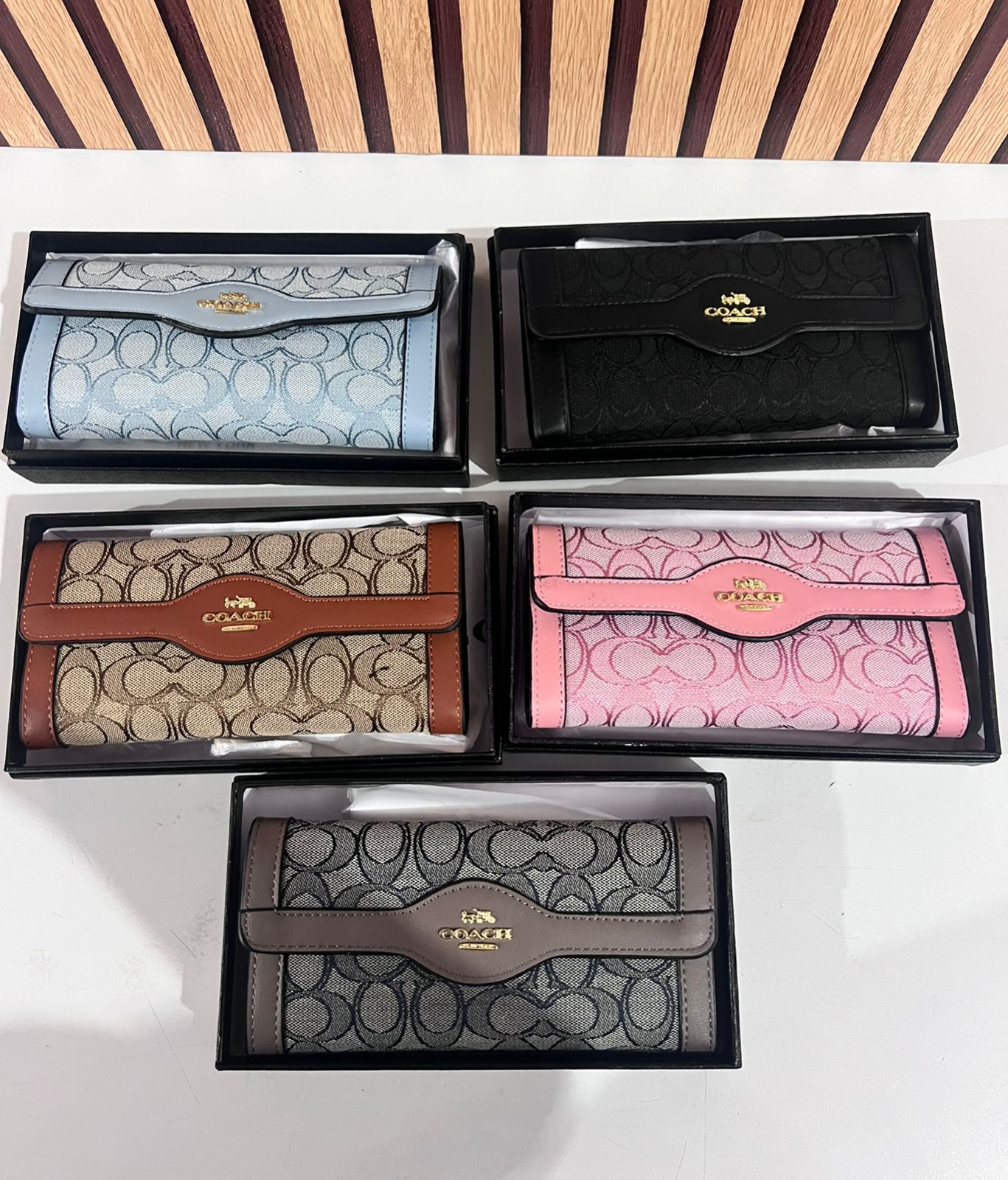 CARTERA TARJETERO COACH CON CAJITA NEGRA MOD# 6203🍒