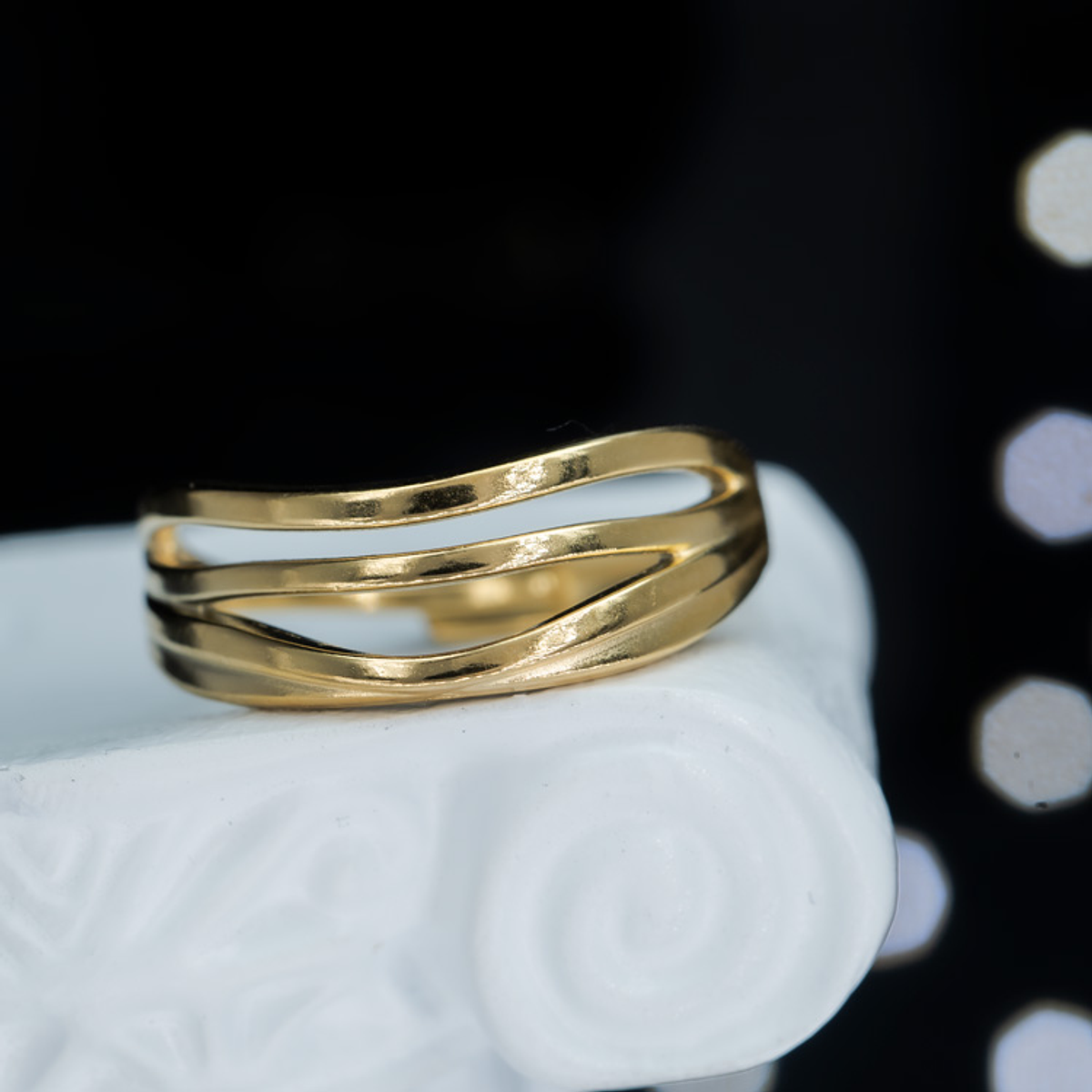 Anillo formas orgánicas minimalista