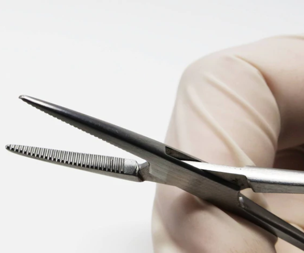 PINZA HEMOSTATICA HALSTED RECTA O CURVA DE 12,5CM