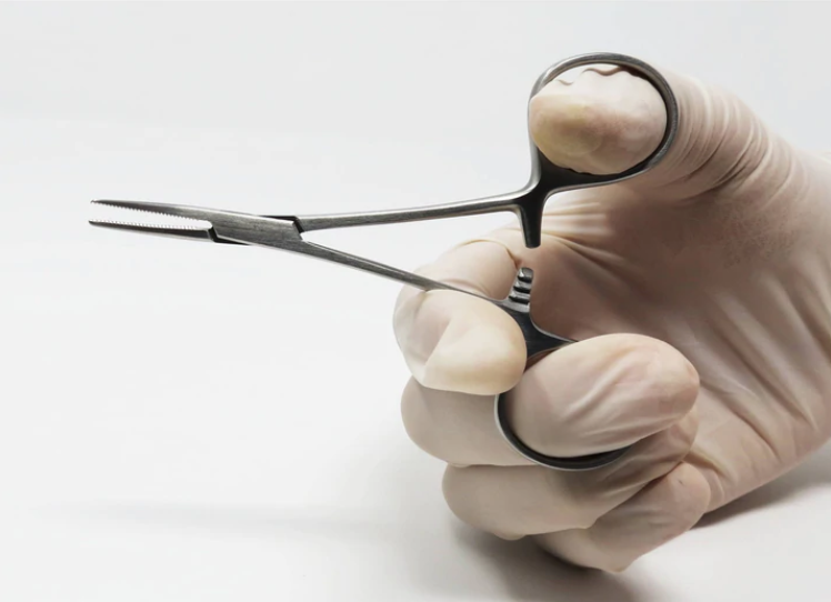 PINZA HEMOSTATICA HALSTED RECTA O CURVA DE 12,5CM