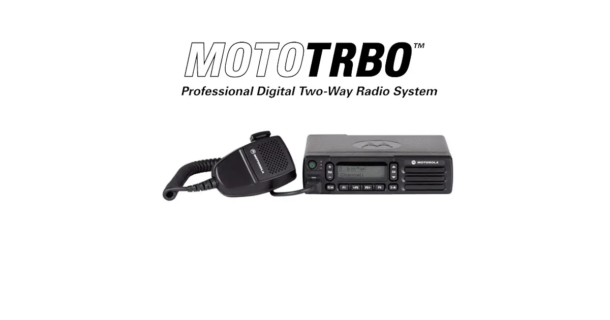 MOTOTRBO™ DEM™300 Radio Móvil de dos vías (pantalla numéric