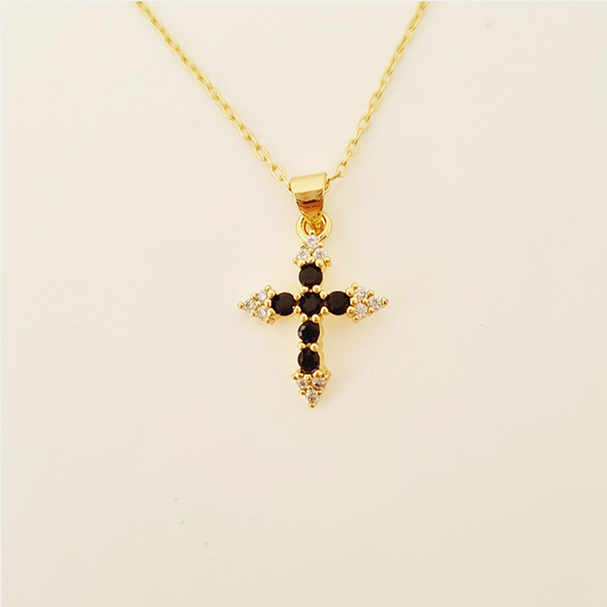 CADENA CRUZ ROMANA NEGRA