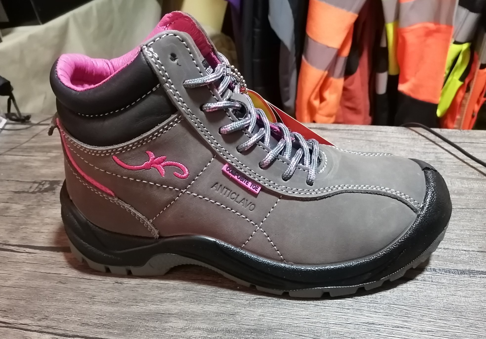 ZAPATILLA DE DAMA SEGURIDAD SAMARA BULL DOG