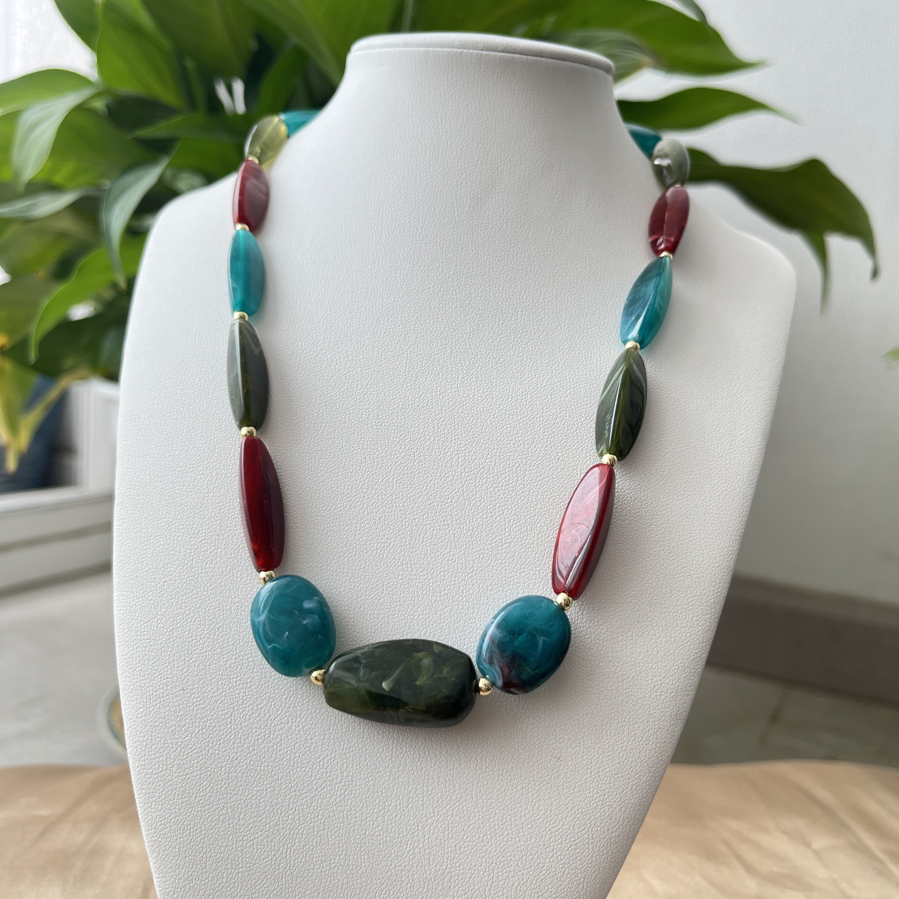 Collar Acrílico Con Baño de oro 18k