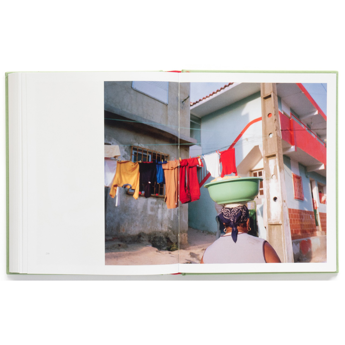 LIBRO: SUSAN MEISELAS ON THE FRONTLINE (Inglés)