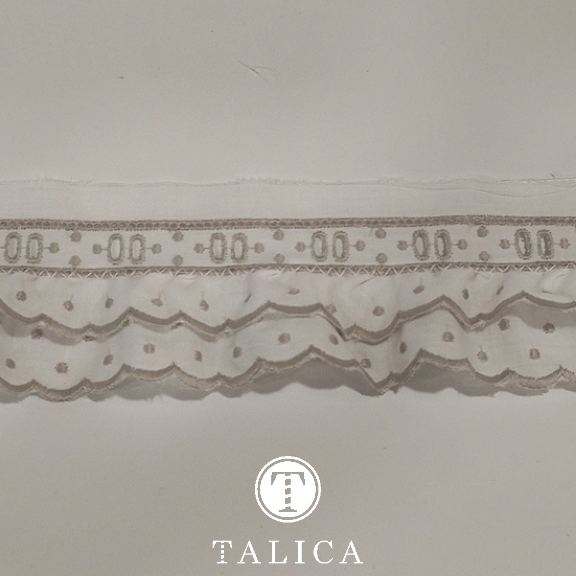 Bordado Inglês Branco e Azul com Passe Fita