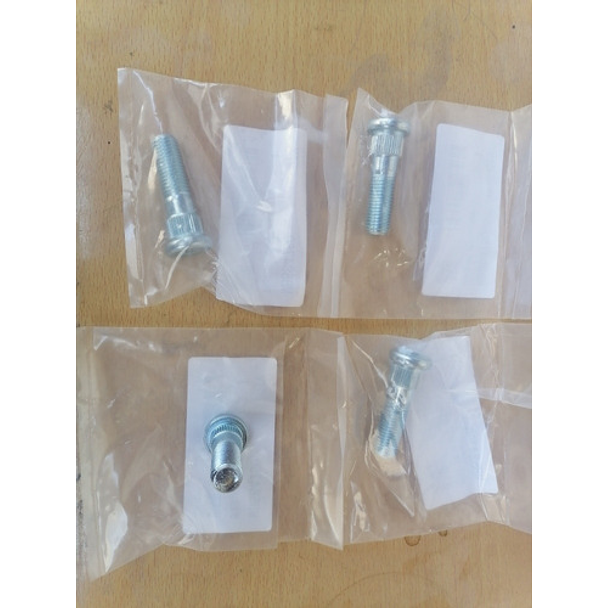 Perno Rueda (4) Mitsubishi L200 2007-2015 | Tellotec Repuestos Mitsubishi L200 - Montero G2 Tellotec