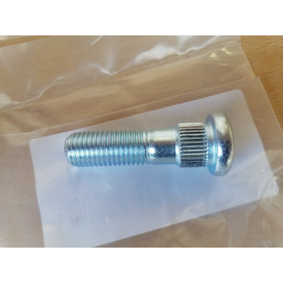 Perno Rueda (4) Mitsubishi L200 2007-2015 | Repuestos Mitsubishi L200 - Montero G2 Tellotec