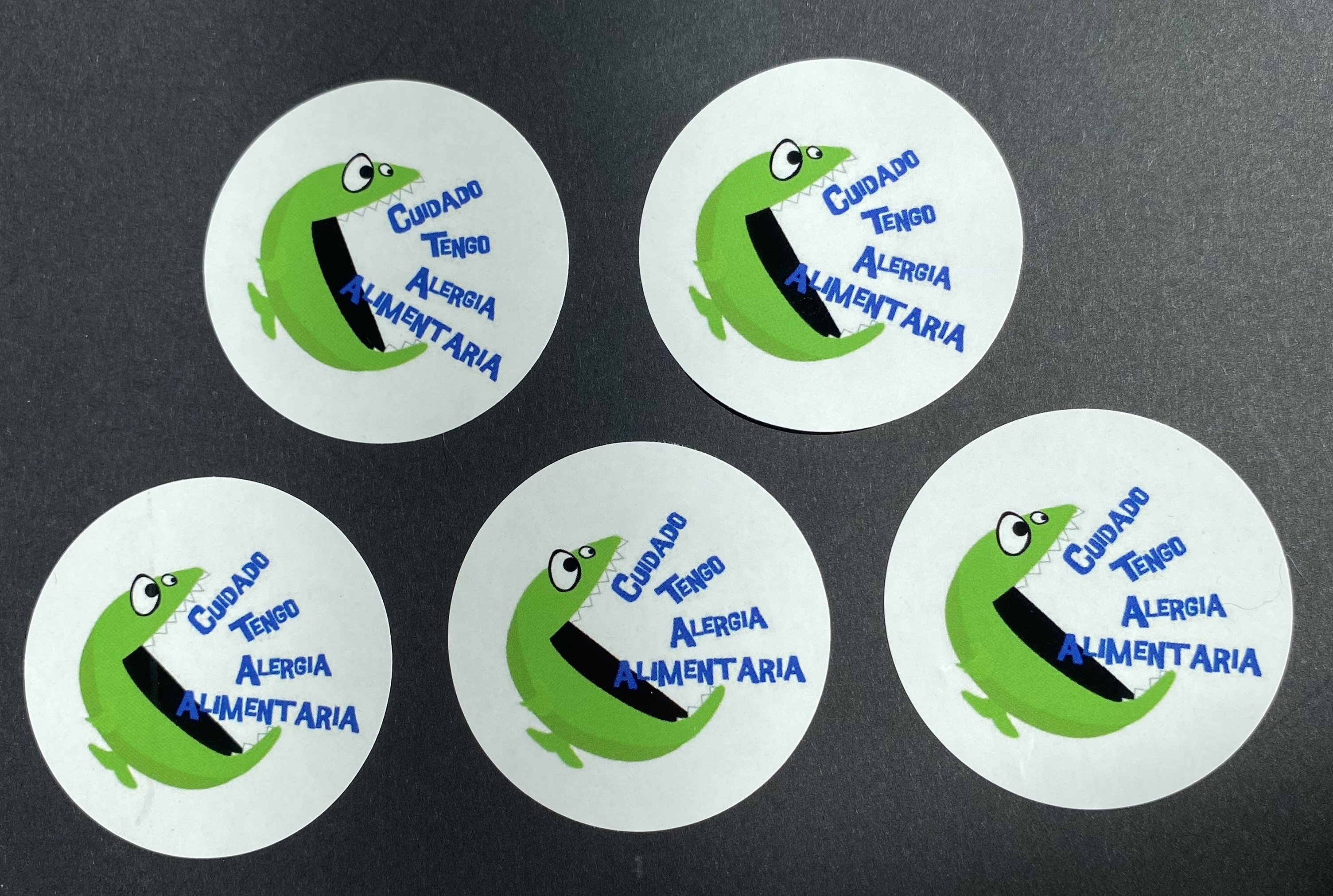 Set Alergia Alimentaria: 5 chapitas + 4 stickers
