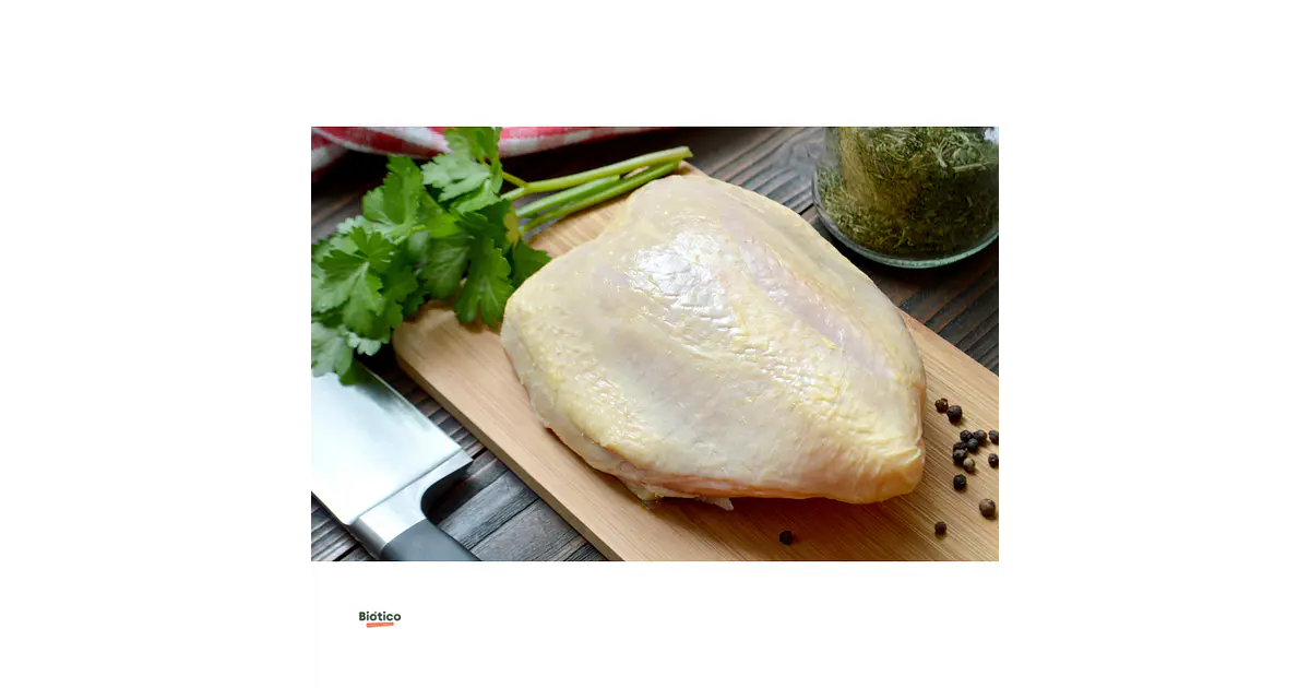 Pollo Pechuga Entera con Hueso y Piel (1Kg)