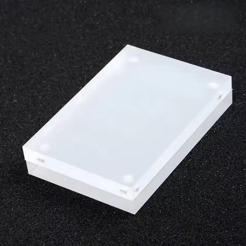 MAGNETIC FRAME