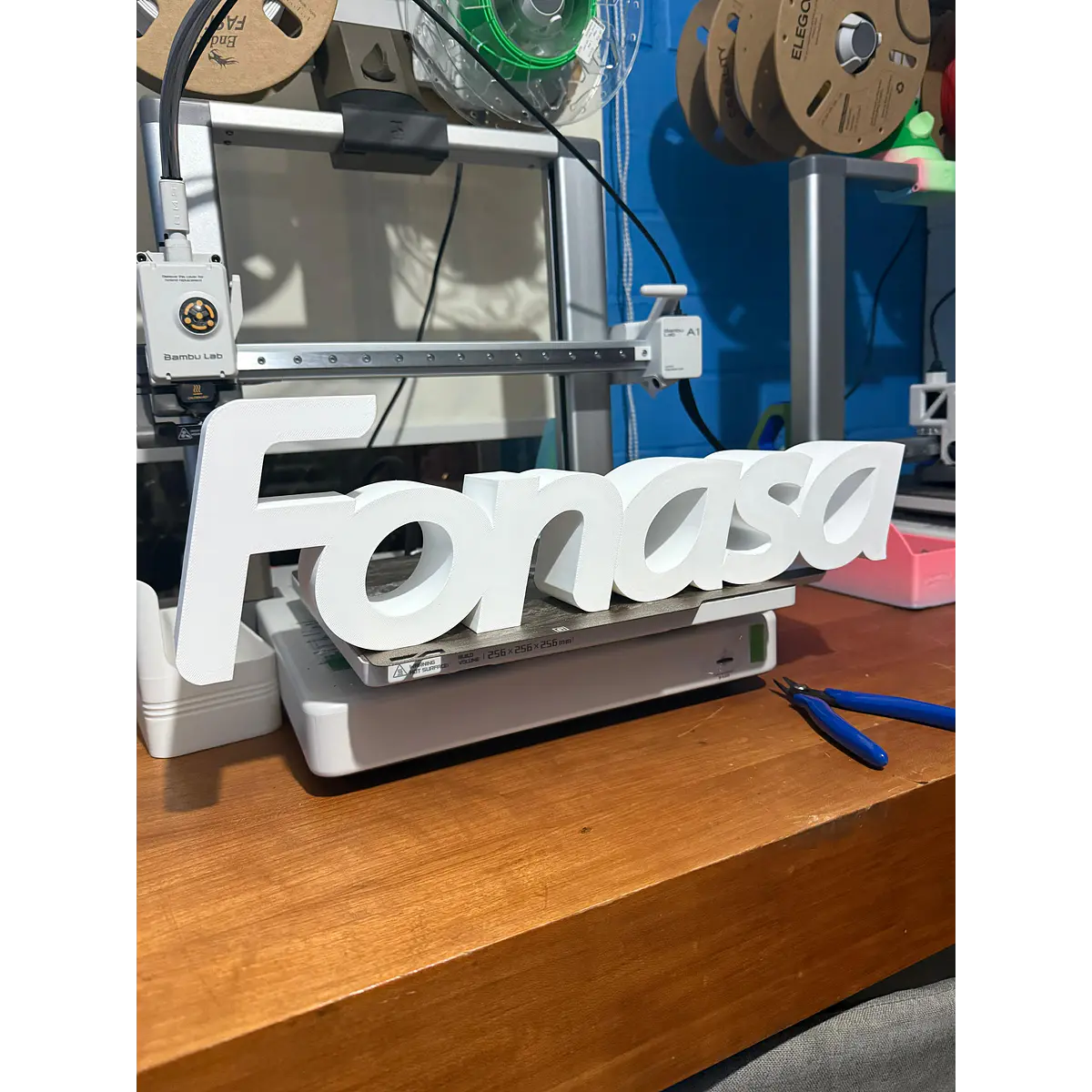 Letras logo 50cm largo 15cm alto Fonasa