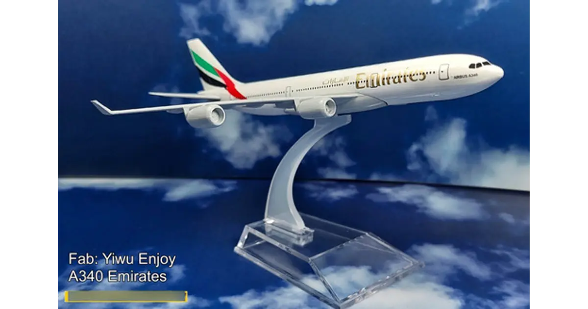 Avión Airbus A340 Emirates, Escala 1/400, 16cm Con Base.