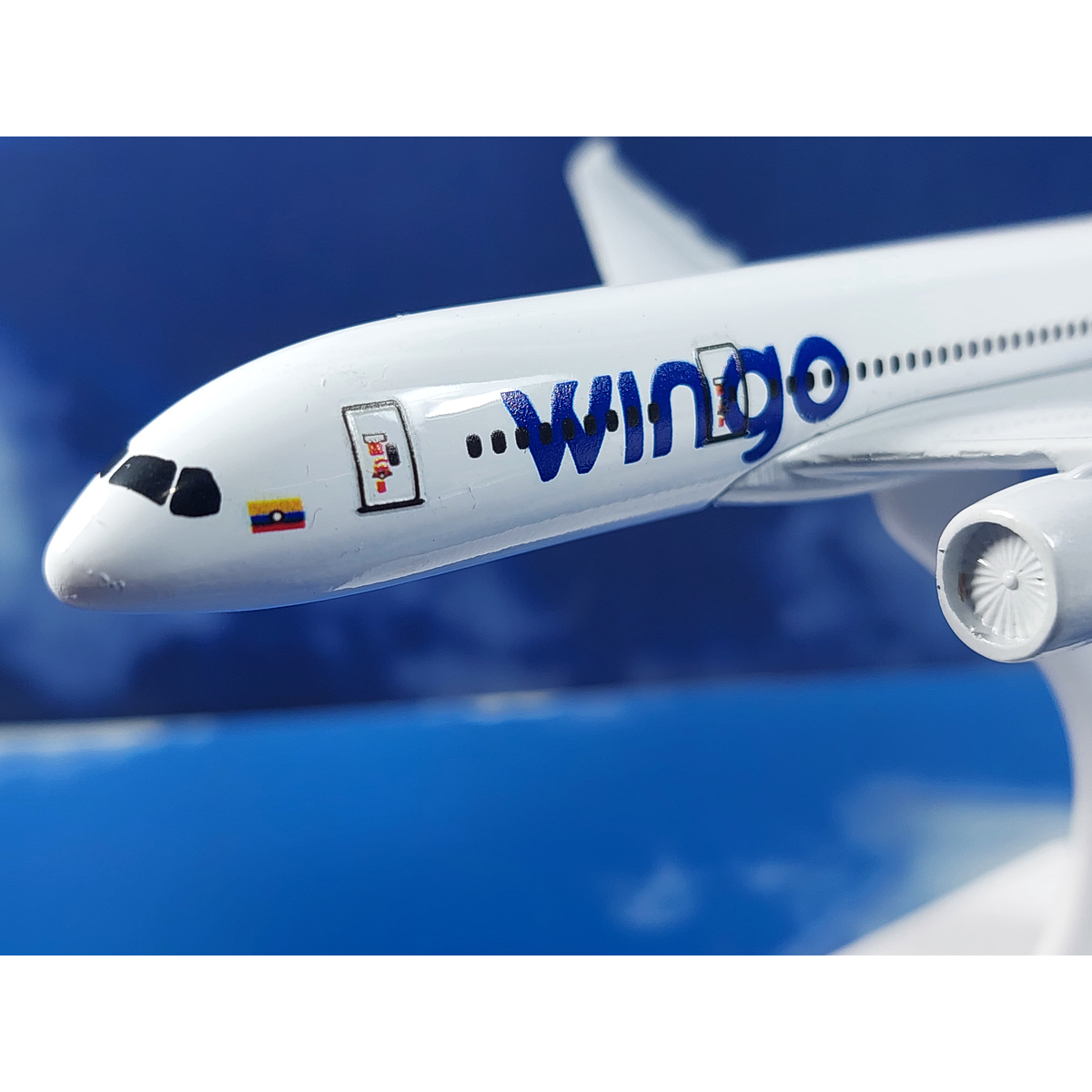 Avion De Coleccion Boeing 787 Wingo 15 Cm BASE BLANCA