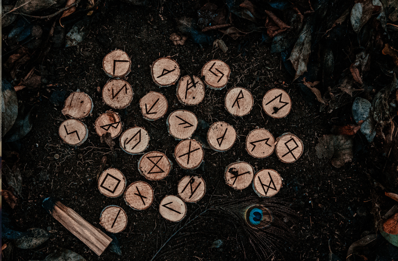 Descubre el Poder de las Runas como Amuletos