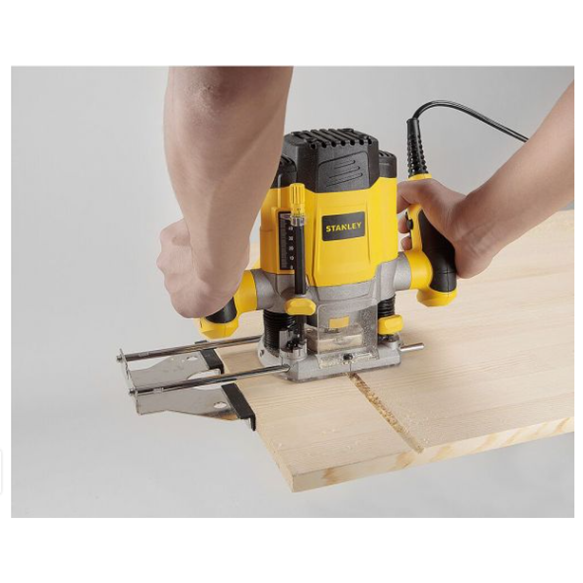 RUTEADORA STANLEY 1 160 1/3 HP 1200W SRR1200-B3 | Universal De ...