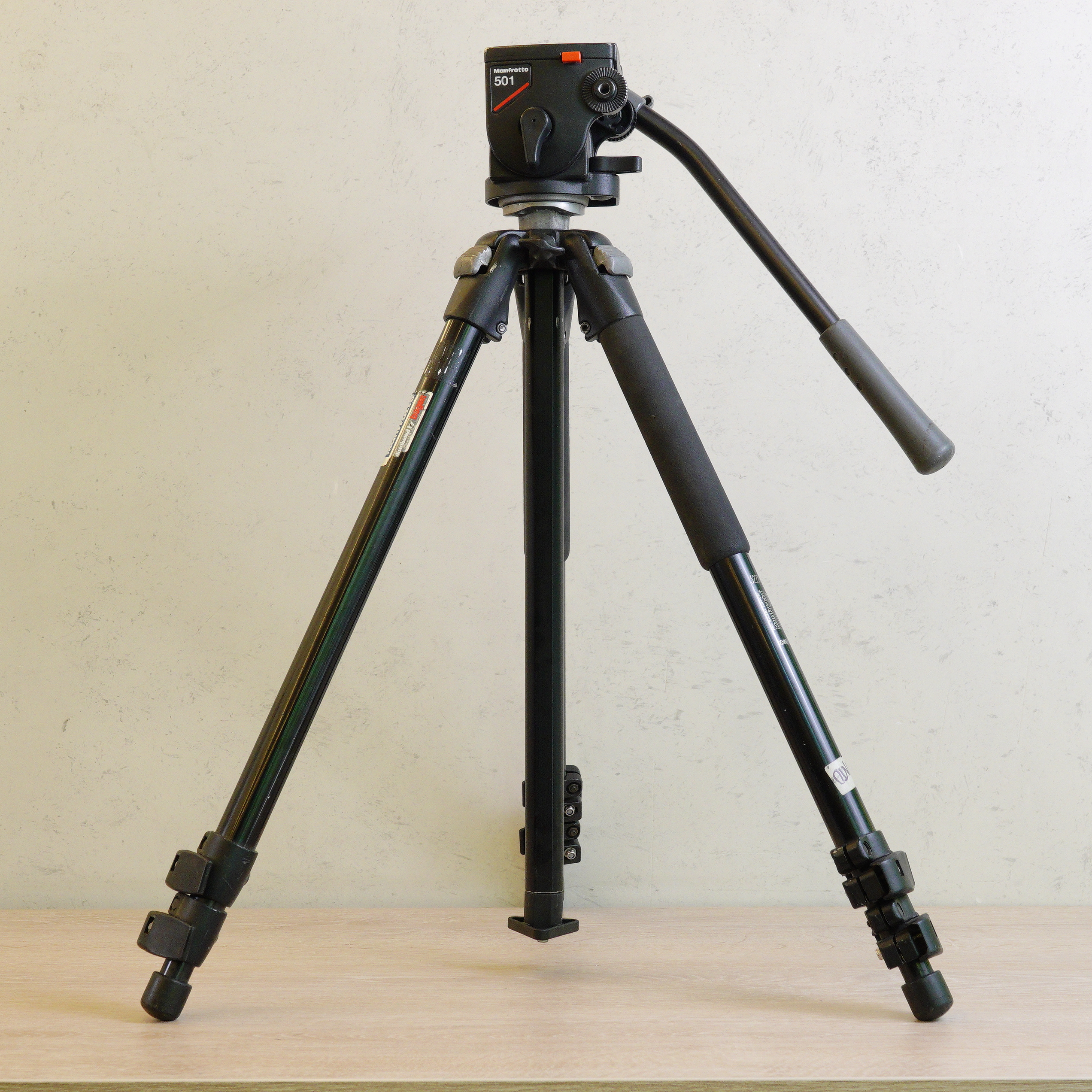 Tripode Manfrotto 3221WN + Cabezal Manfrotto 501 - U
