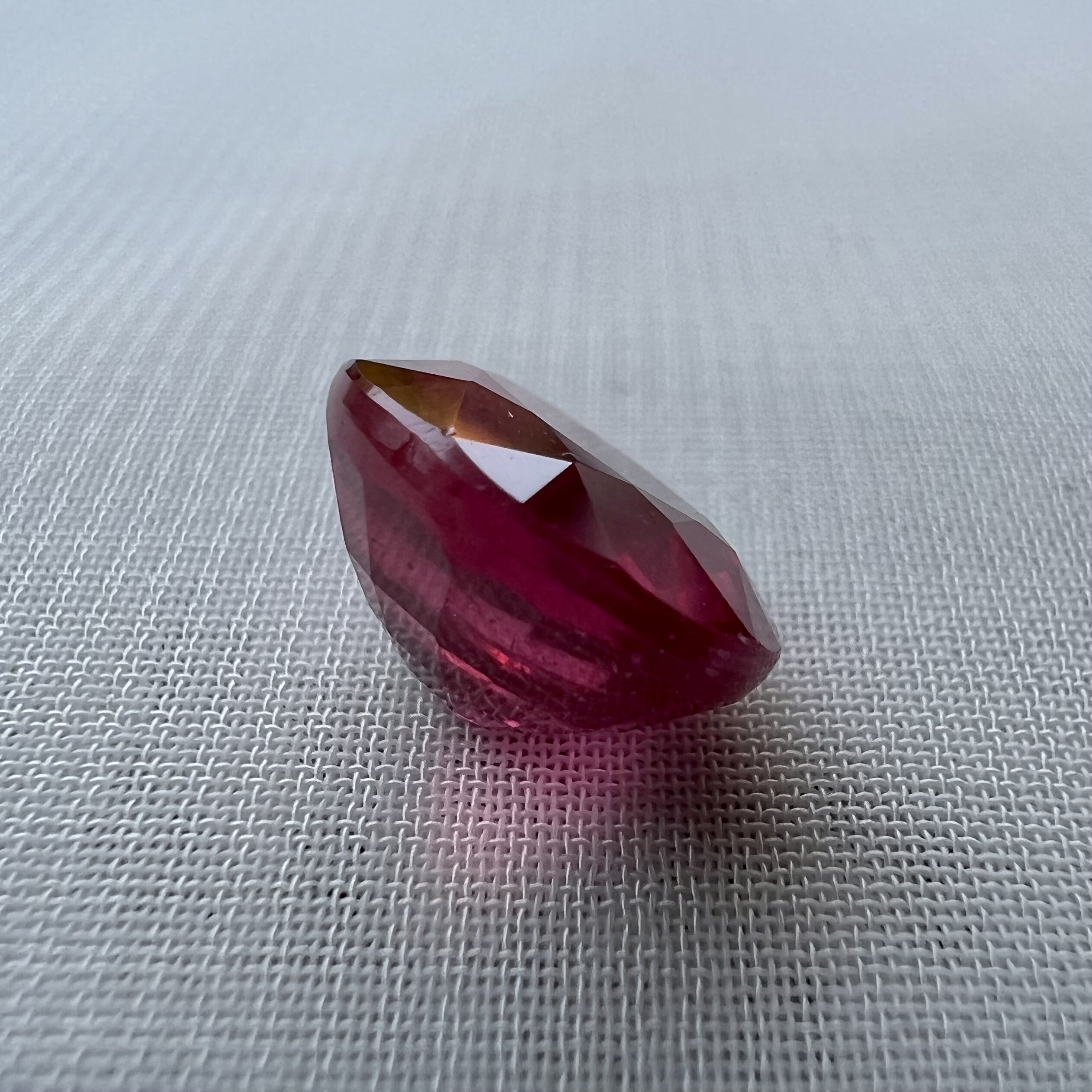 Rubí-3.00ct-9x6.8mm