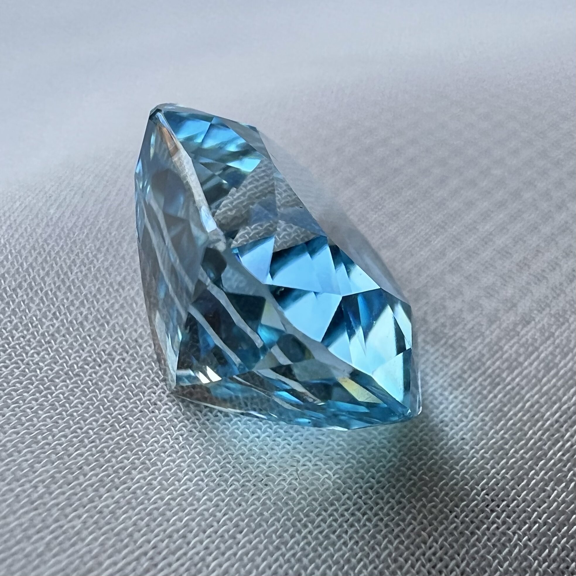 Topacio Suizo-7.20ct-11.8x10mm
