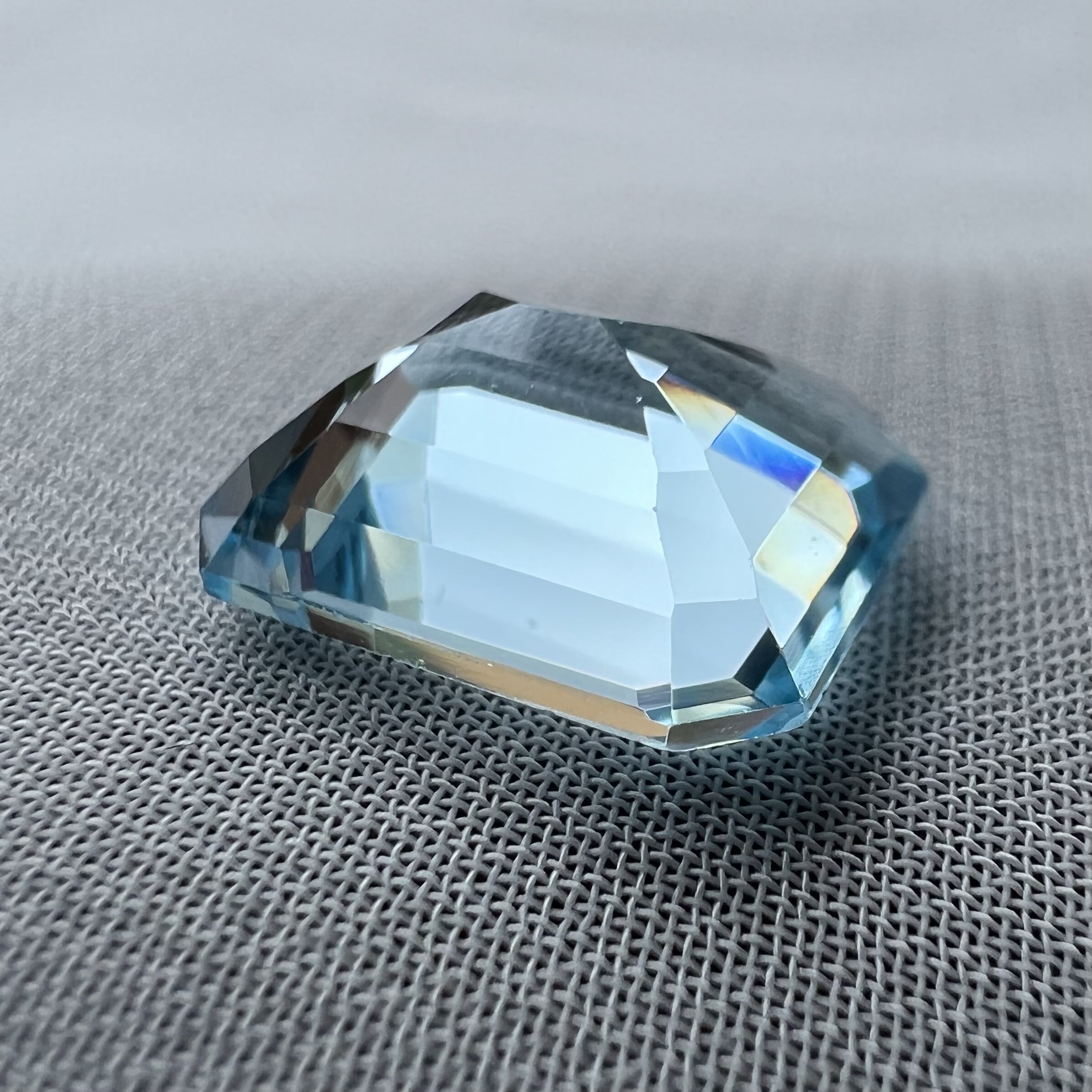Topacio azul-4.70ct-10.8x8.8mm