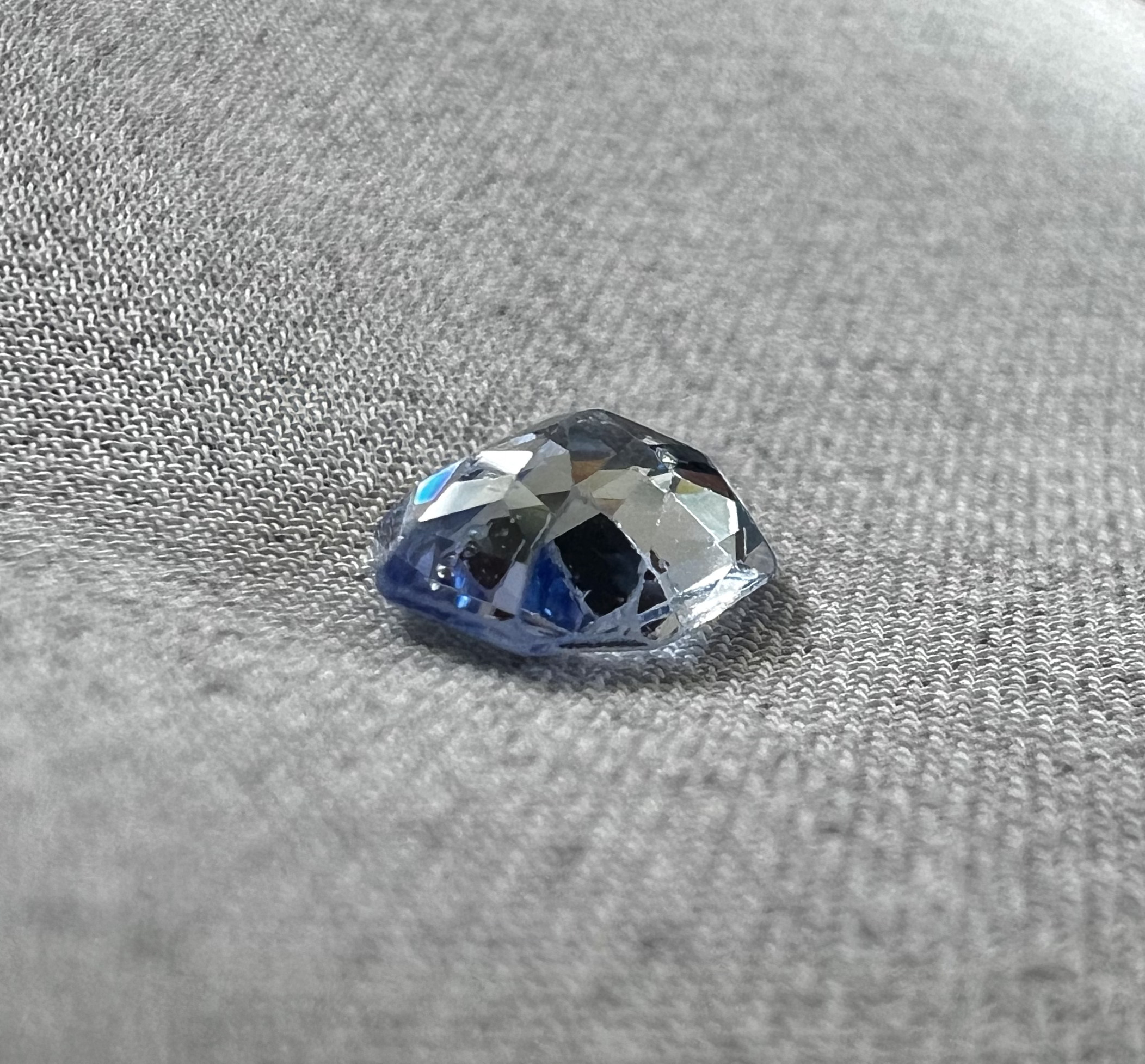 Zafiro natural de Sri Lanka-1.25ct-7.1x5.5x3mm