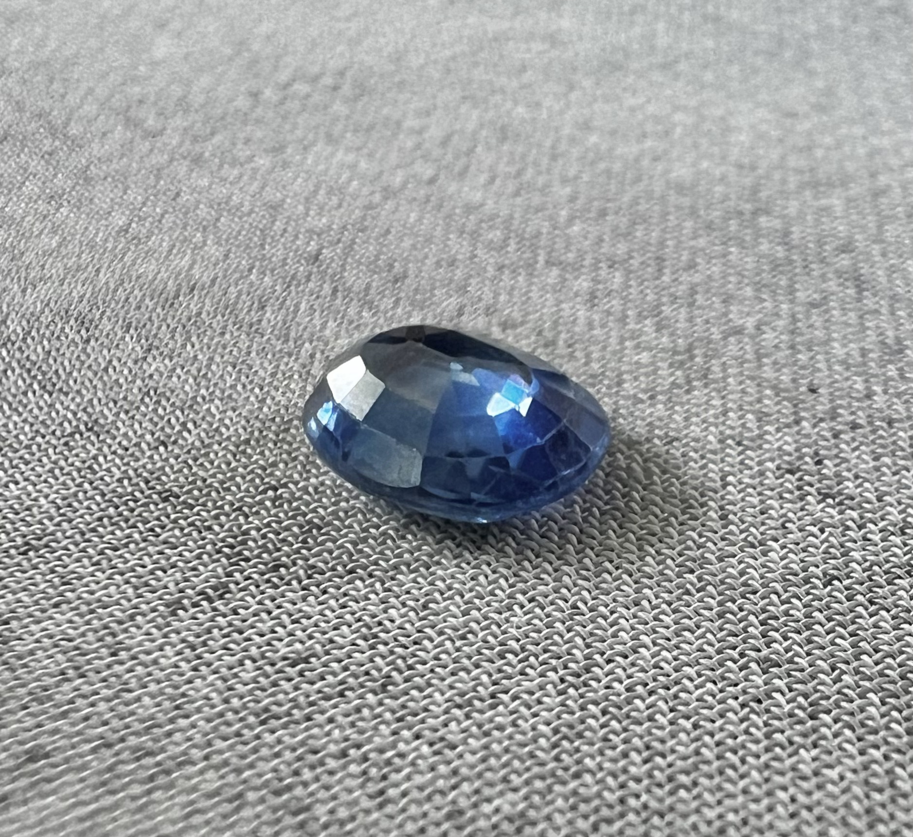 Zafiro natural de Sri Lanka-0.885ct-6.7x2.4mm