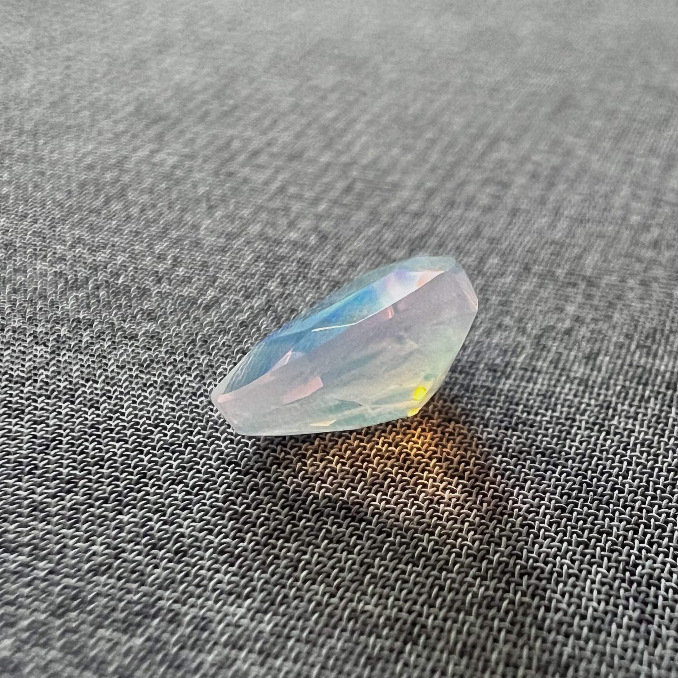 Ópalo-0.705ct-6.7x6.7x4.4mm