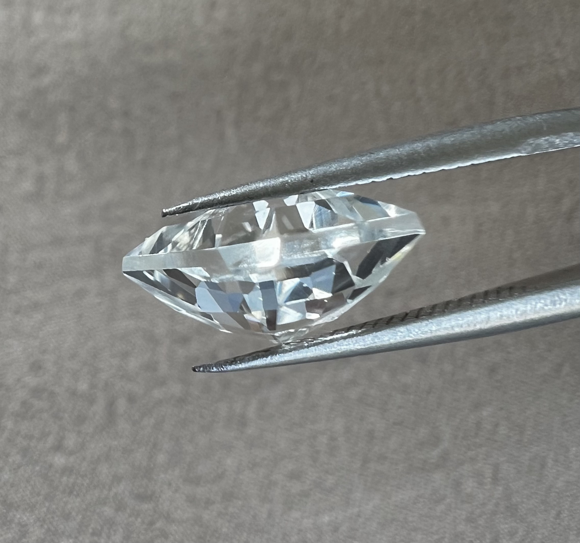 Topacio Blanco-4.285ct-8.8x8.7x5.4mm