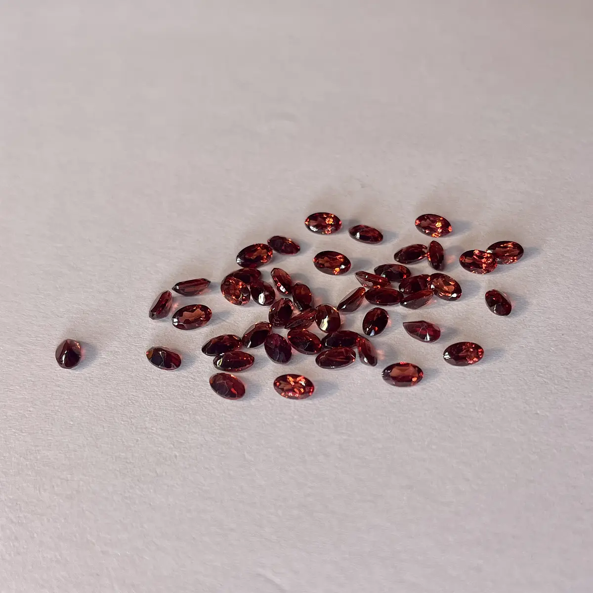 Granate rojo-0.30ct a 0.35ct-5x3mm | Versatto Gemas & Joyas