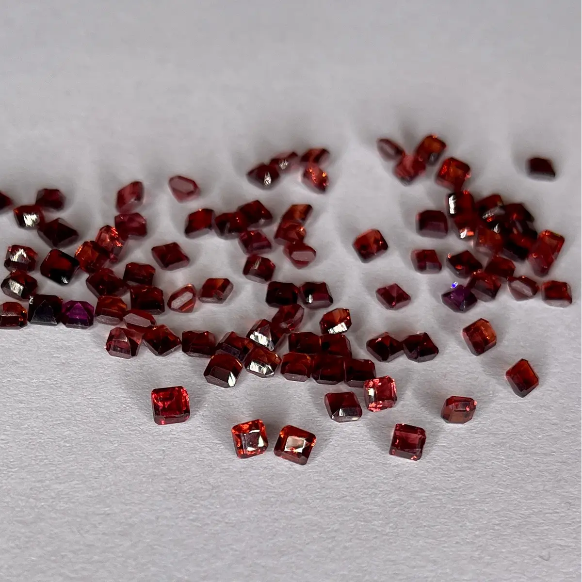 Granate rojo-0.20ct-3x3mm | Versatto Gemas & Joyas