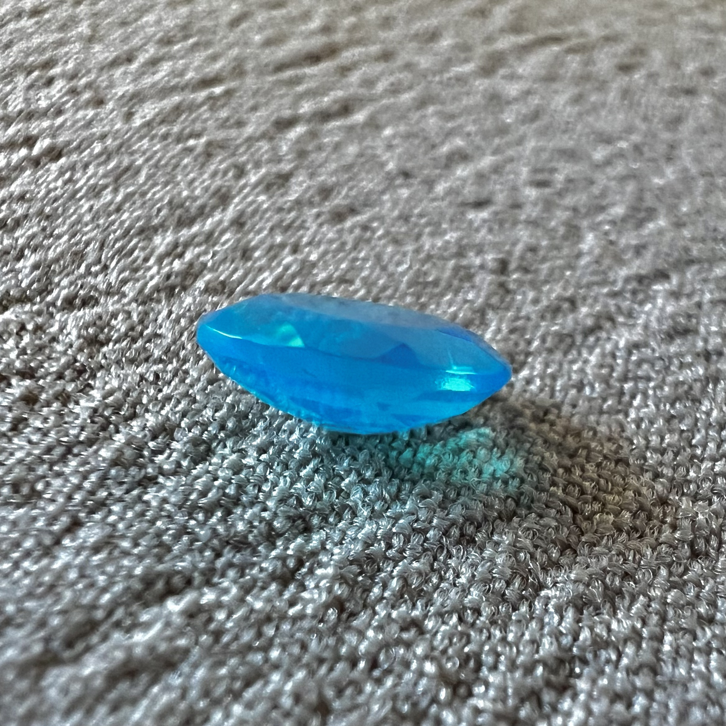 Ópalo azul-0.93ct-7.9x6x3mm