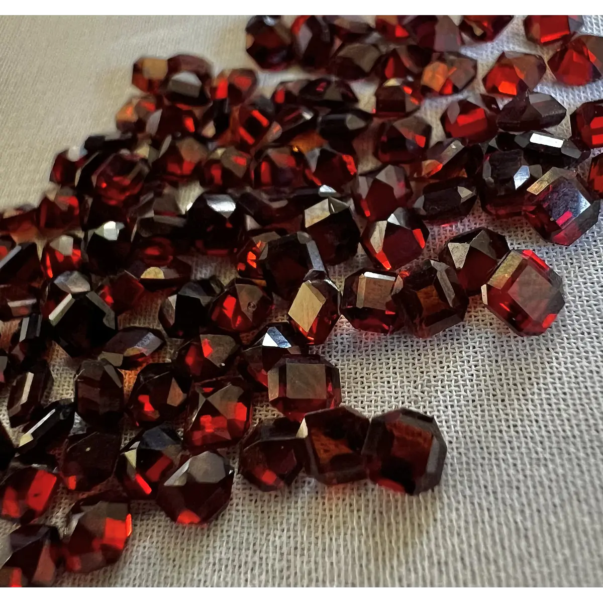 Granate Rojo-0.130ct-2.5mm | Versatto Gemas & Joyas