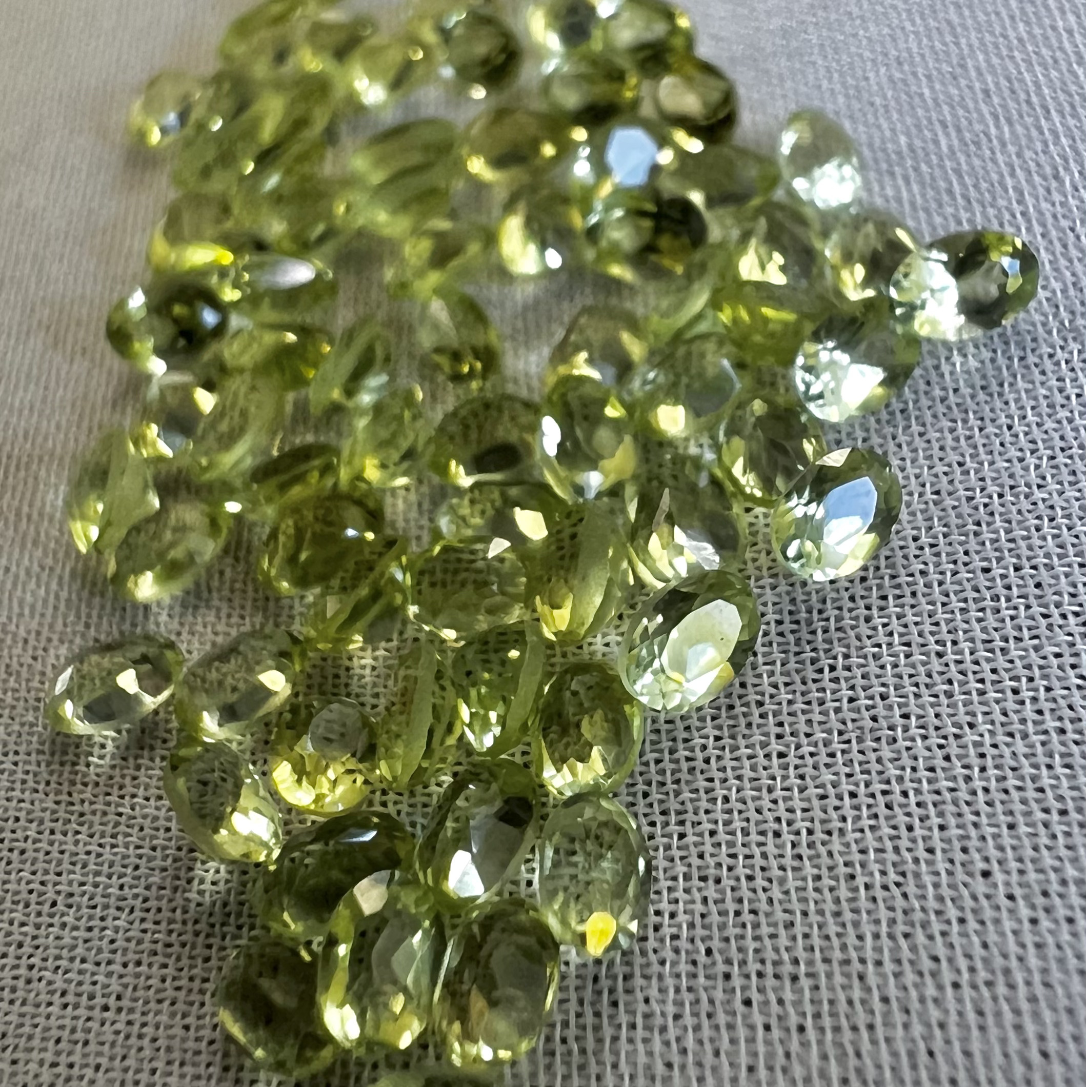 Peridoto-0.075ct-3x2mm