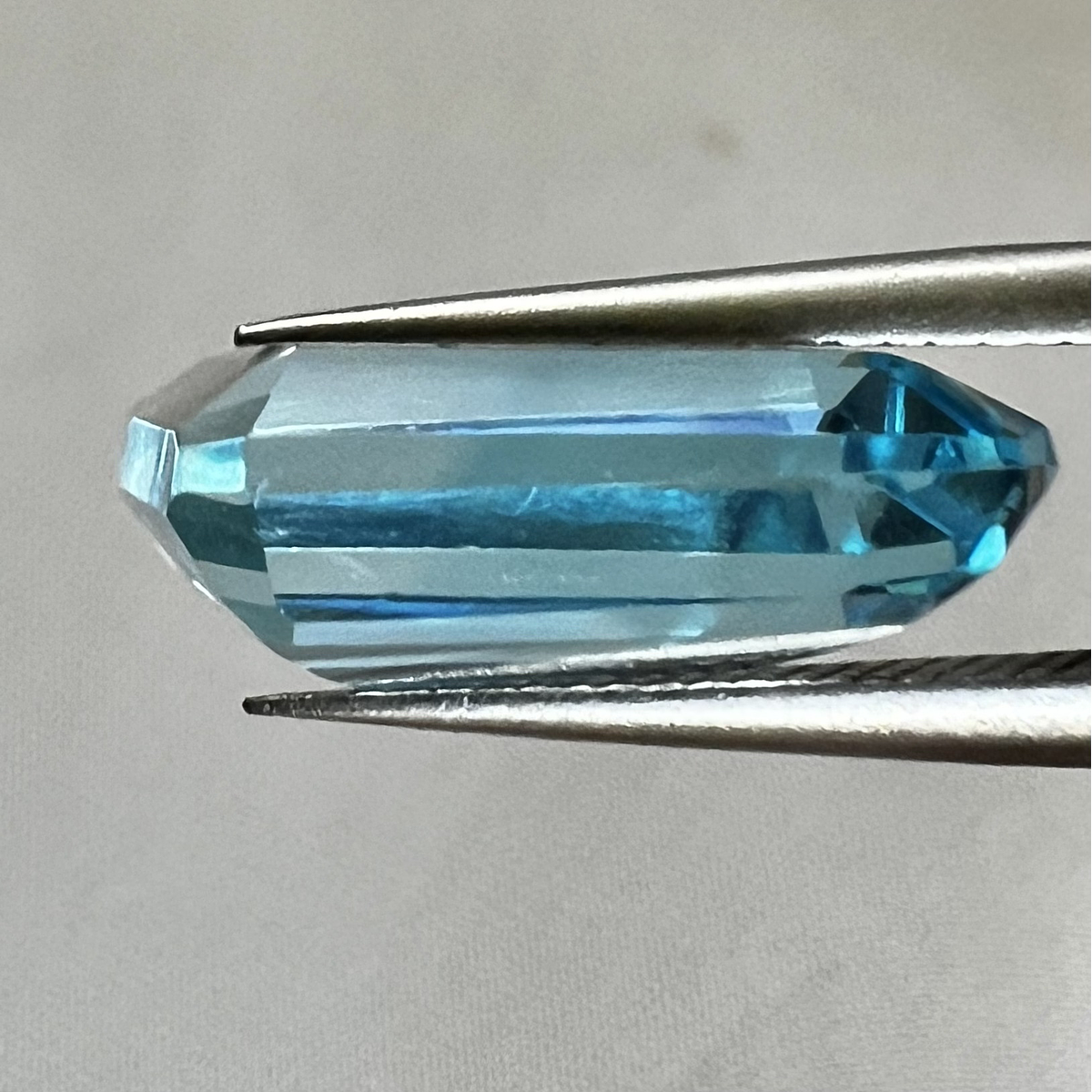 Topacio Azul-6.755ct-12.8x8.6x4.8mm | Versatto Gemas & Joyas