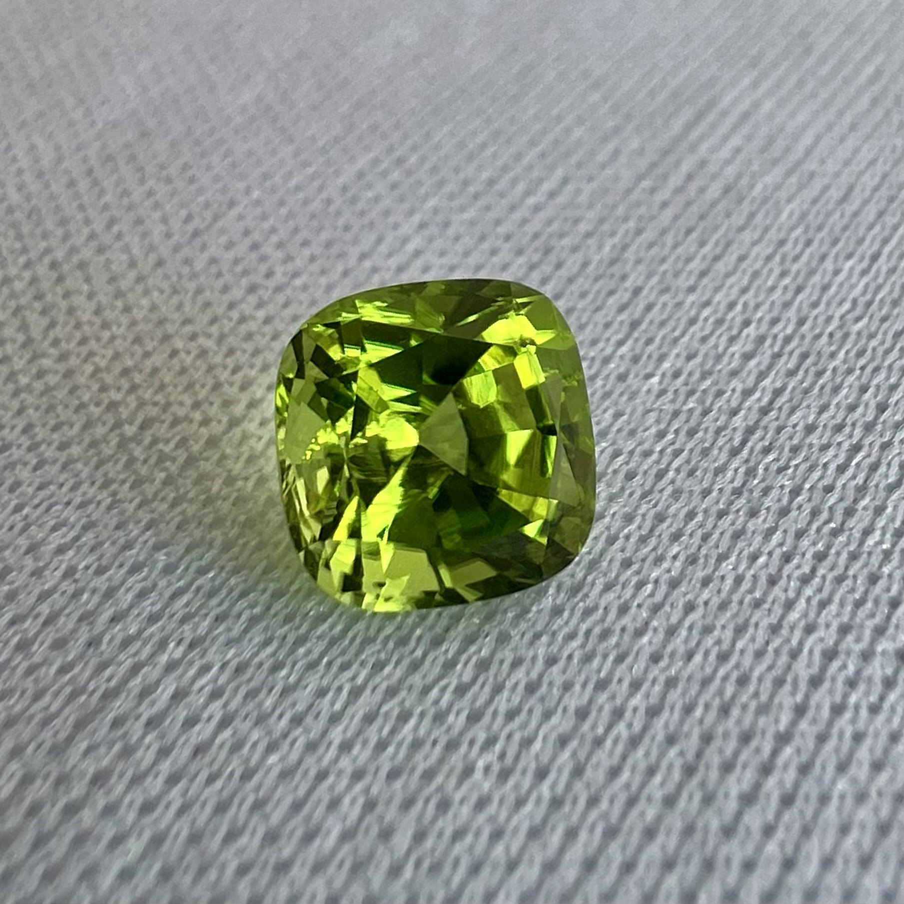 Peridoto pakistaní-1.79ct-7x7x5mm