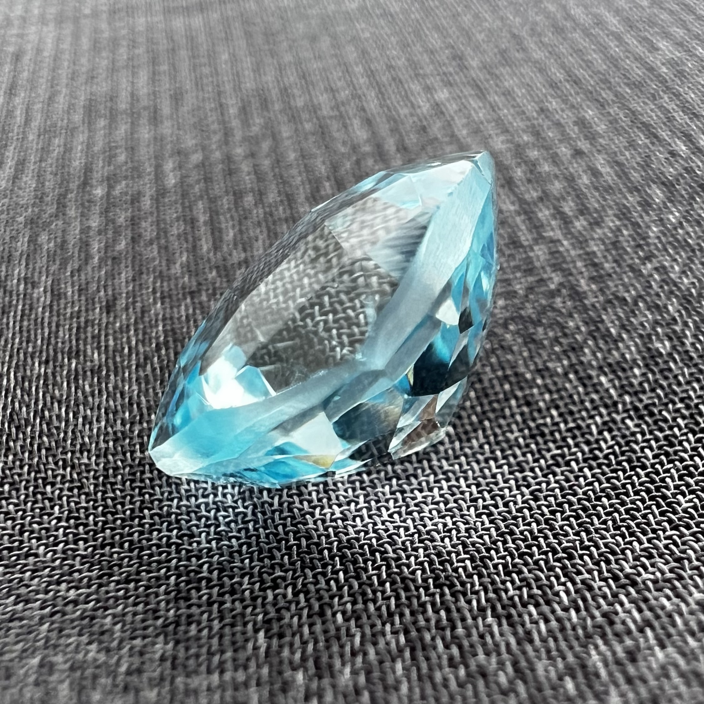 Topacio azul-4.20ct-8.9x8.8x6.5mm