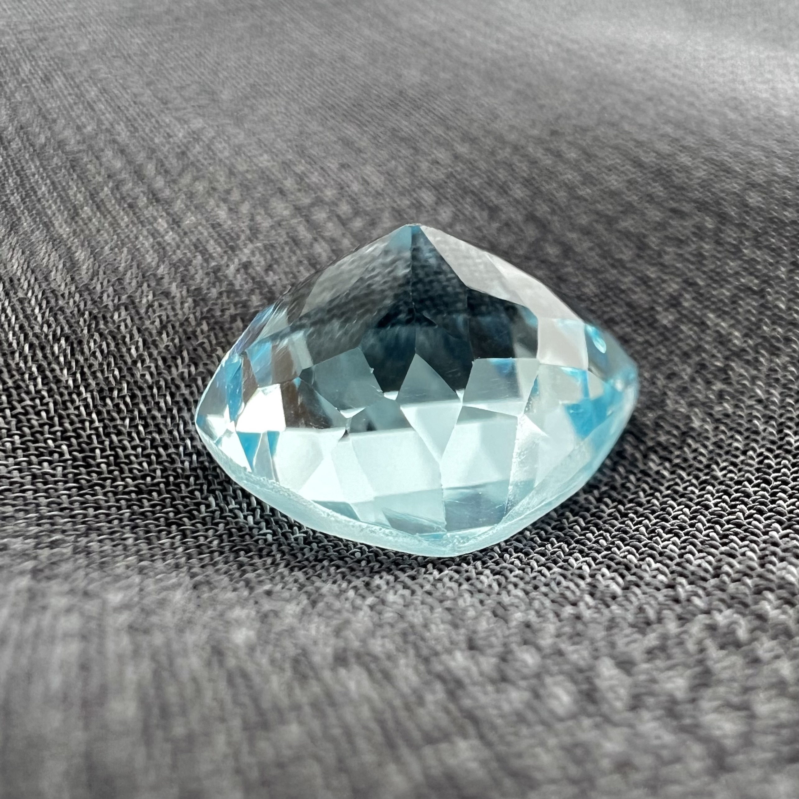 Topacio azul-3.10ct-8.6x8.6x5.2mm
