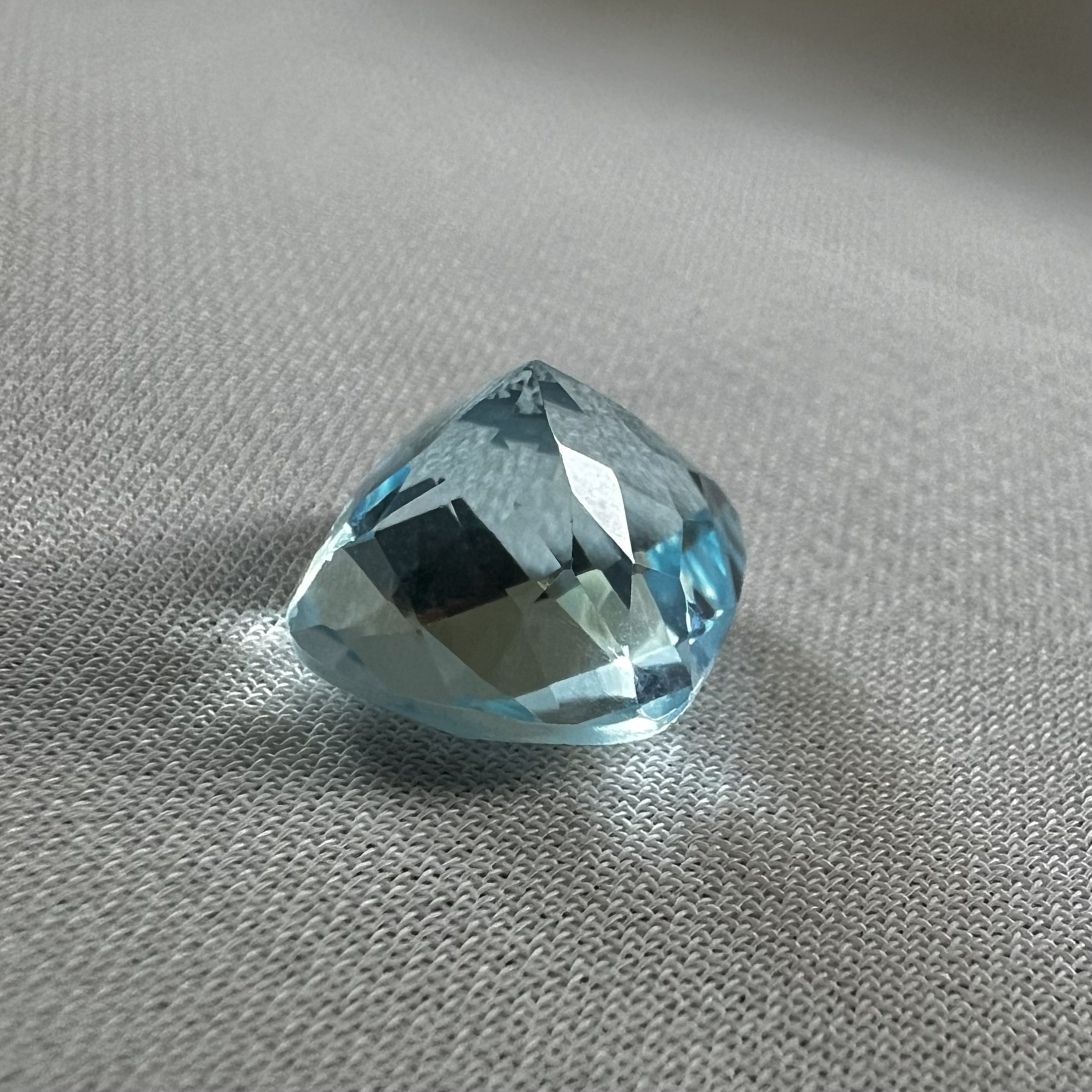 Topacio azul-3.95ct-8.6x8.6x6mm