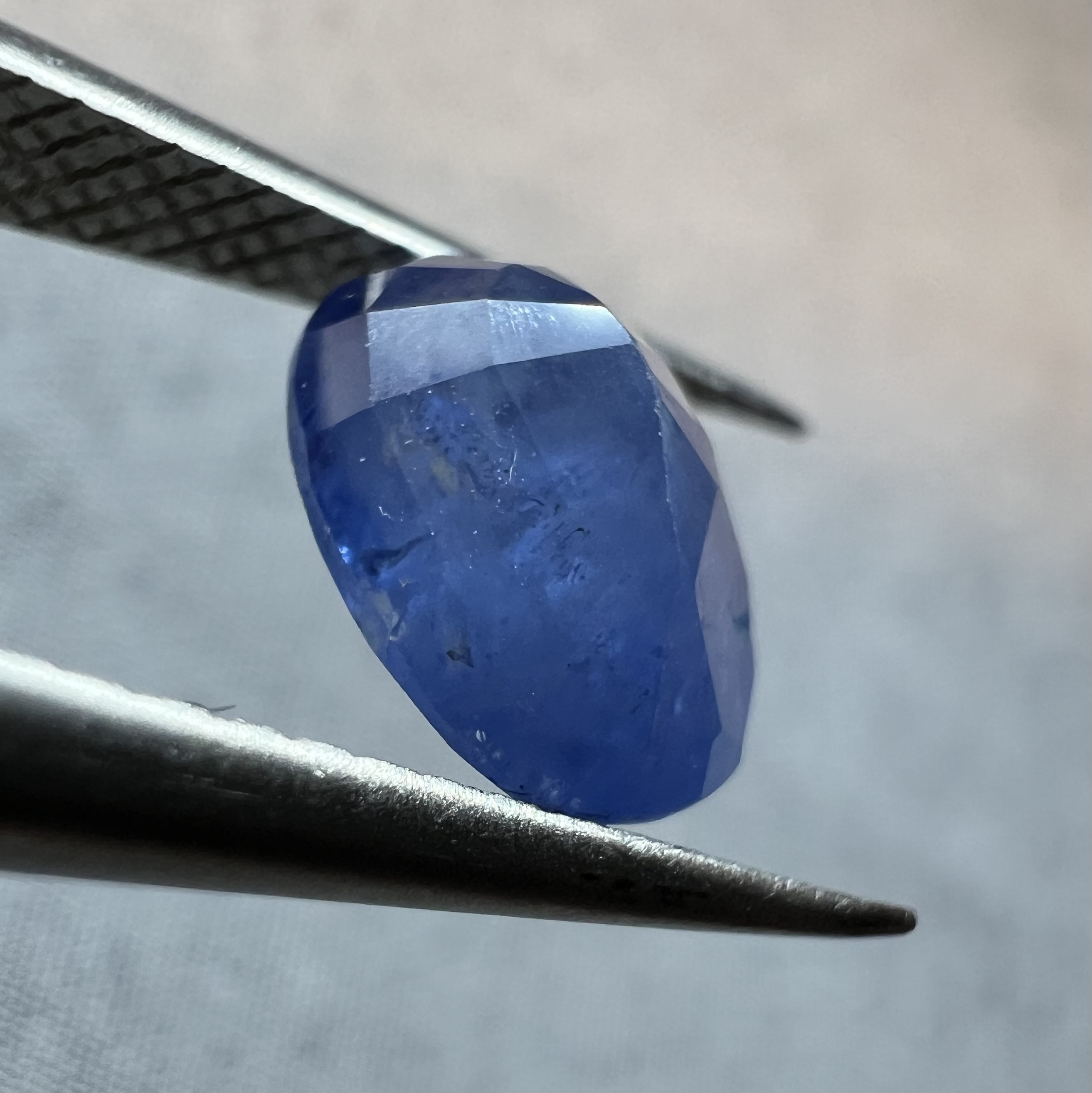 Zafiro azul de Sri Lanka-2.020ct-8x6x4mm