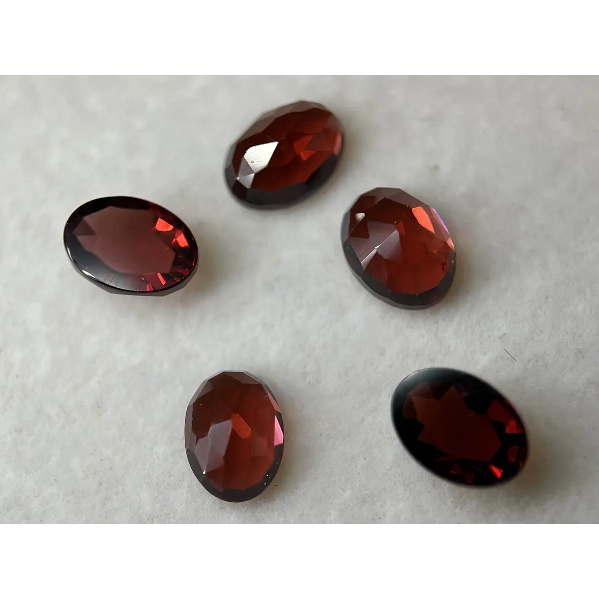 Granate rojo natural-1.65ct-7.7x5.7mm | Versatto Gemas & Joyas