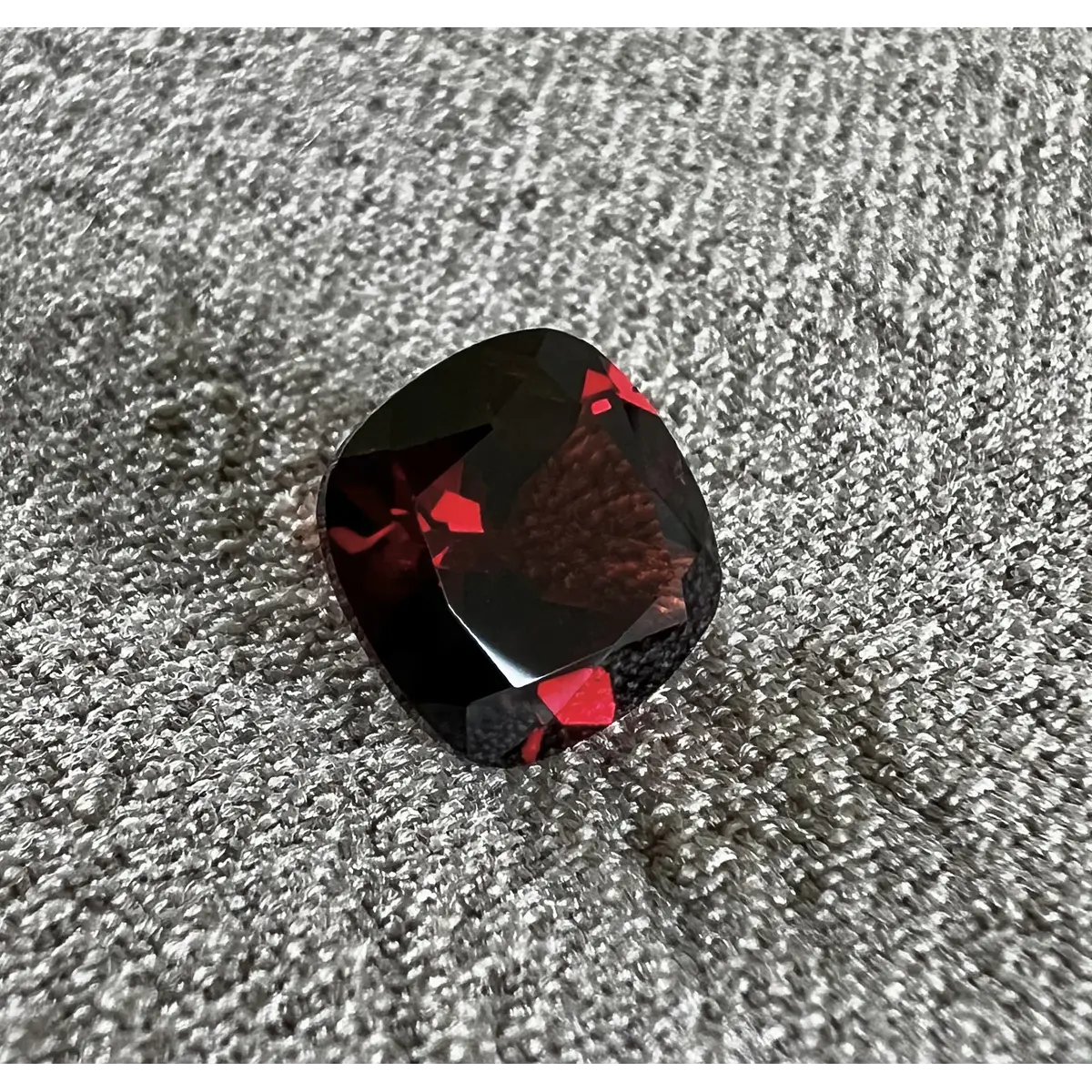 Granate rojo-2.35ct-7.8x7.7x4.7mm | Versatto Gemas & Joyas