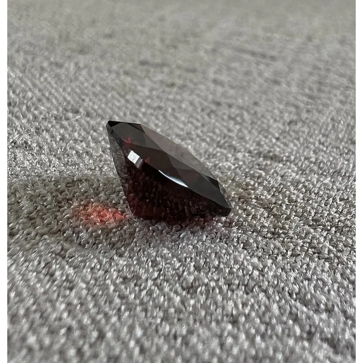 Granate rojo-2.35ct-7.8x7.7x4.7mm | Versatto Gemas & Joyas