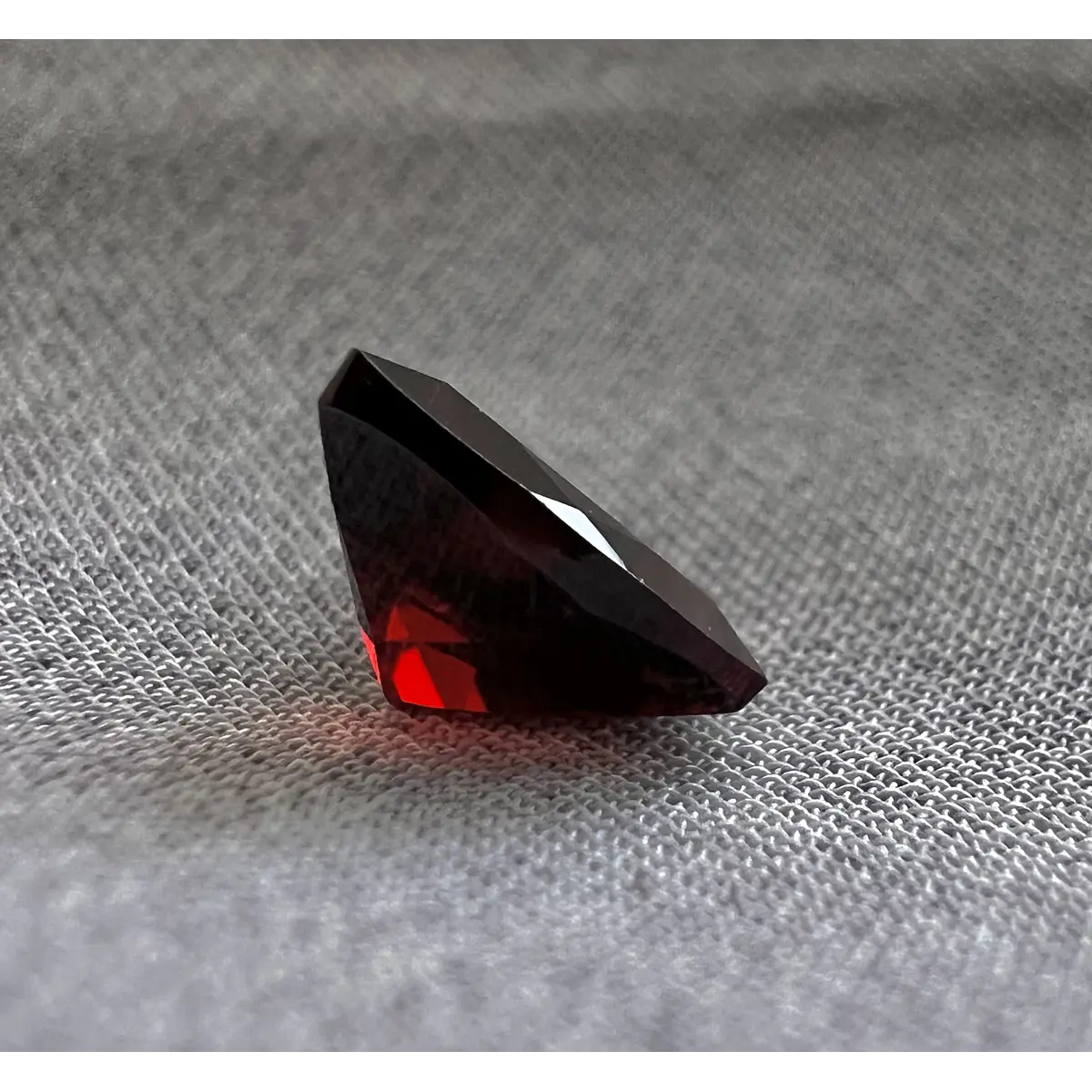 Granate rojo-2.95ct-9.8x7.7x4.7mm | Versatto Gemas & Joyas