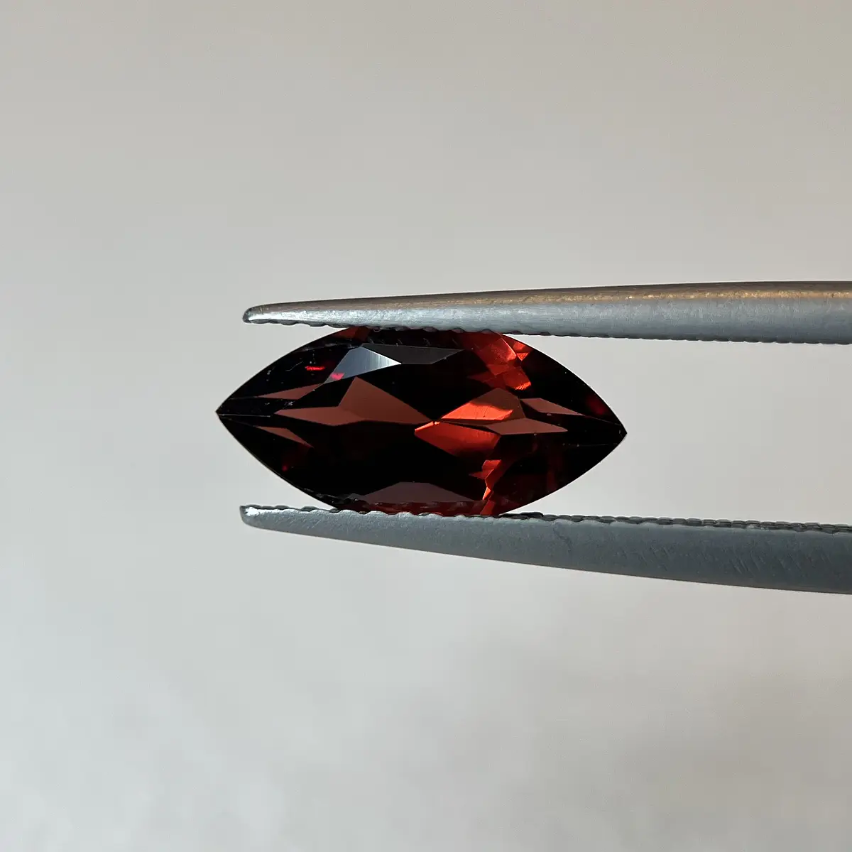 Granate rojo-2.15ct-12x6mm | Versatto Gemas & Joyas