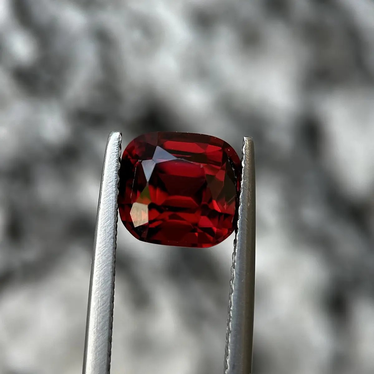 Granate rojo crimson GGI-2.68ct-7.80x7.31x5.46mm | Versatto Gemas & Joyas