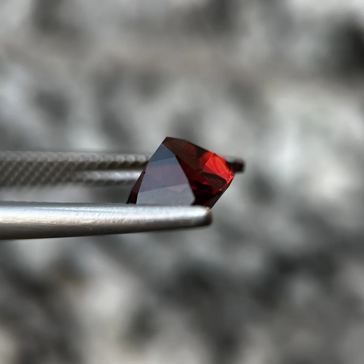 Granate rojo crimson GGI-2.68ct-7.80x7.31x5.46mm | Versatto Gemas & Joyas