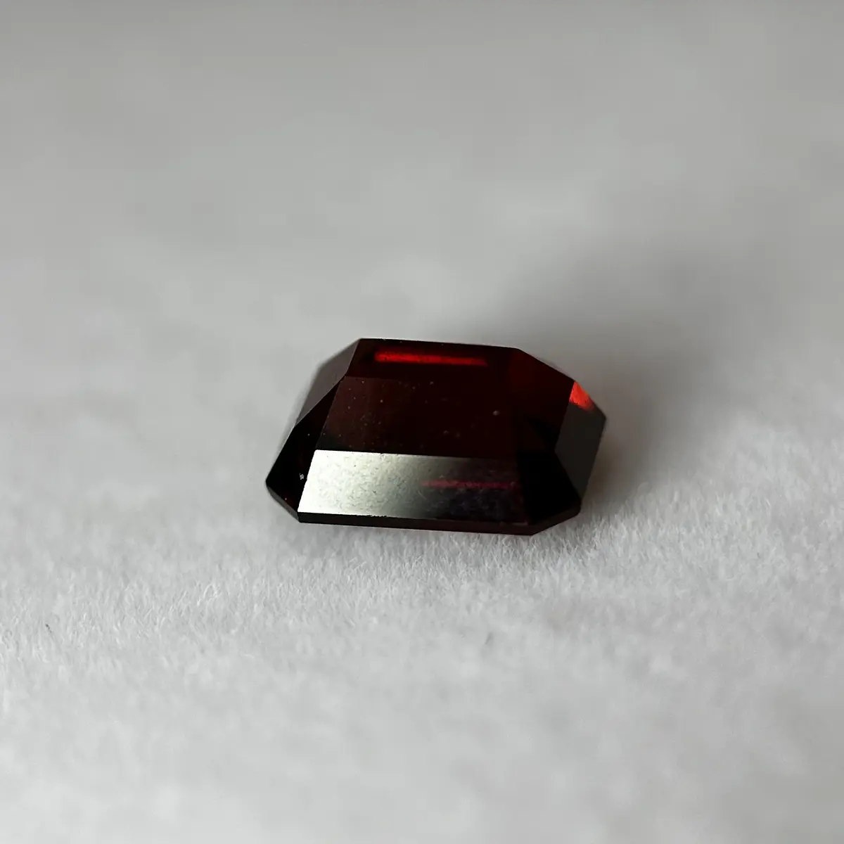 Granate rojo crimson GGI-2.68ct-7.80x7.31x5.46mm | Versatto Gemas & Joyas